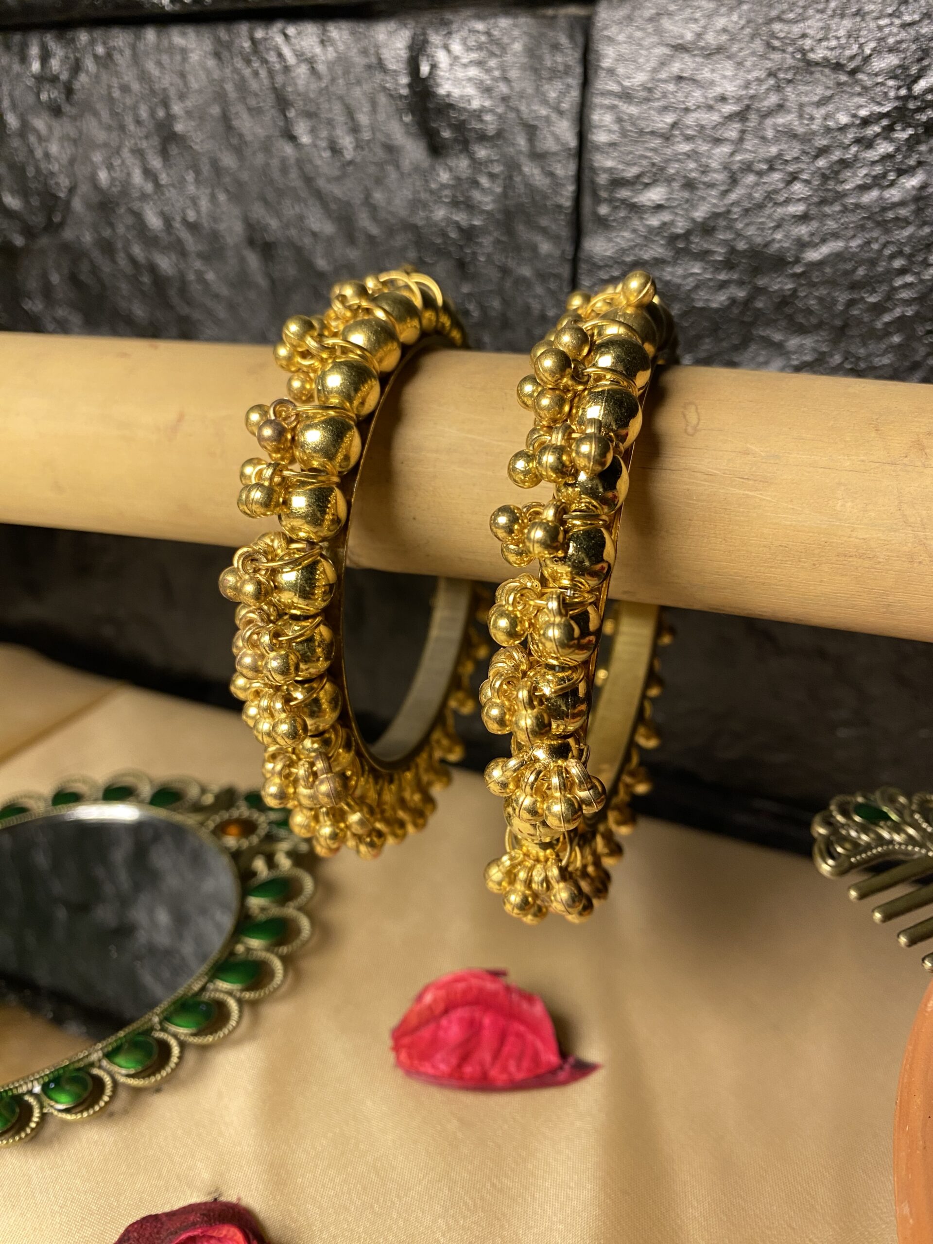 PEARL KARAY PAIR (Golden) – AK STORE
